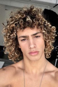 30 Jewfro Hairstyles to Kill with those Curls (With Pictures)